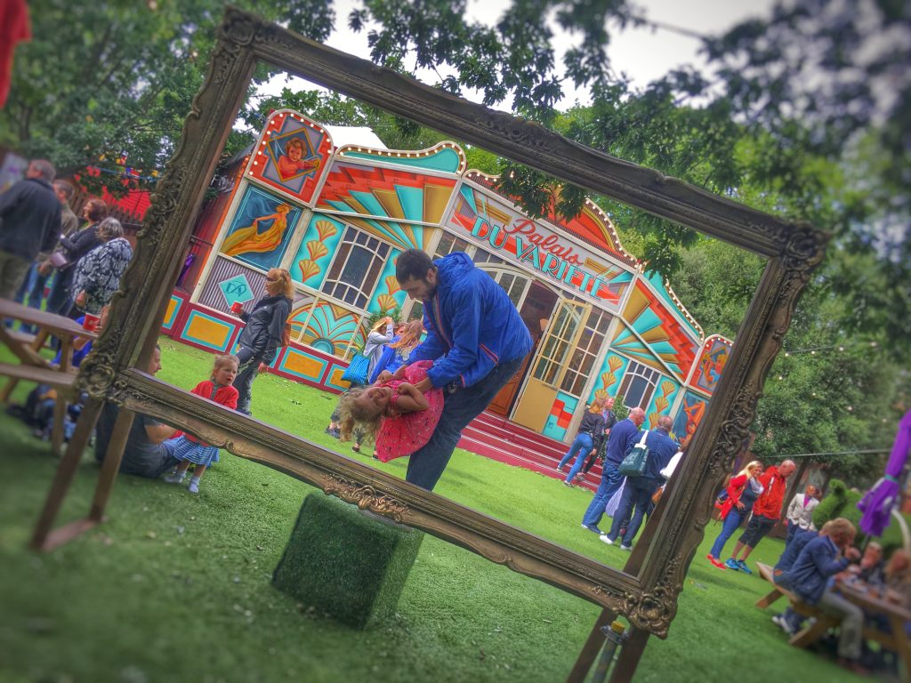 Day trip! The Edinburgh Fringe Festival - Glasgow With Kids